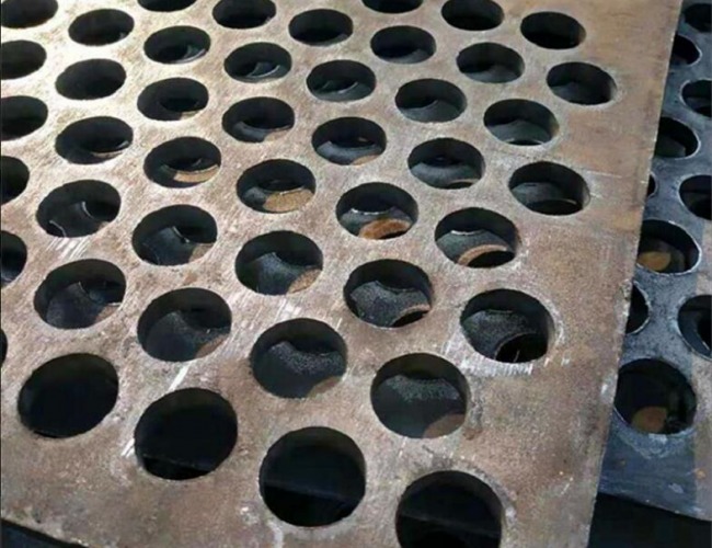16/65 Mn Q355B Mn Thick Punched Metal Sheet 1mm Round Hole Perforated Sheet